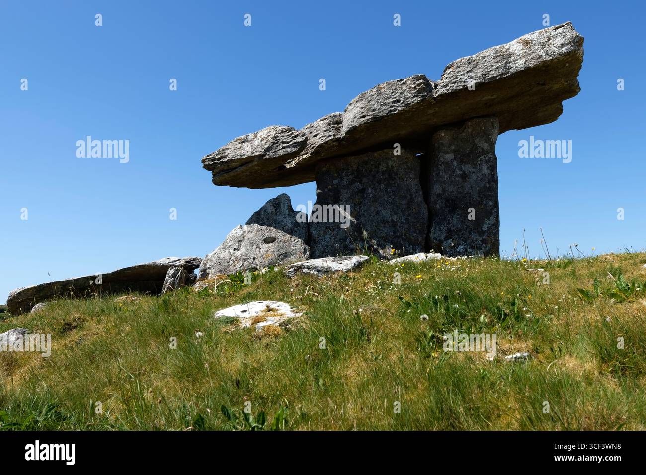 View of poulnabrone dolmen in the burren national park hi-res stock ...