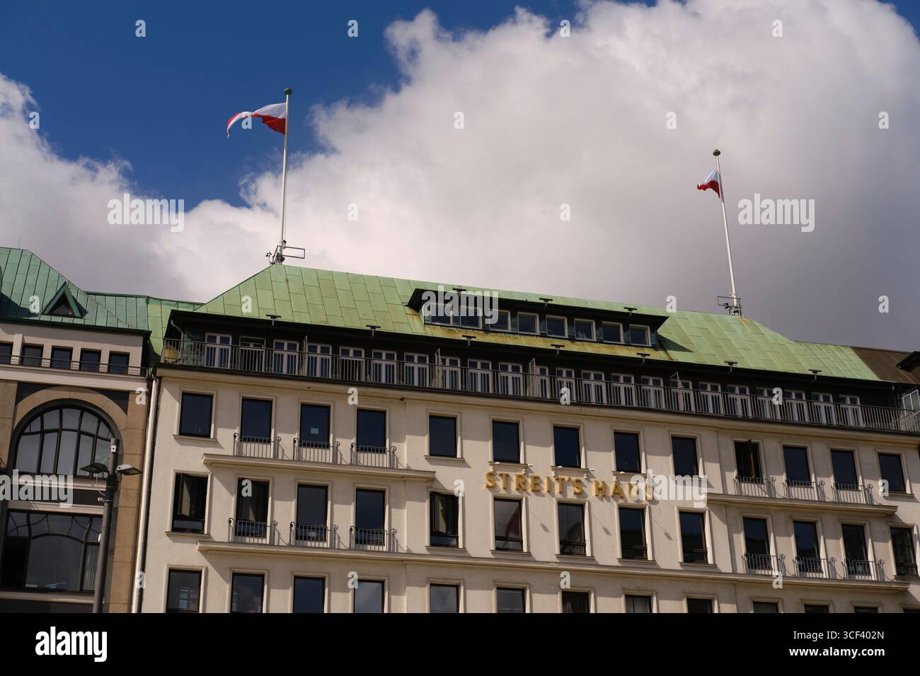 Streit's house in Hamburg on the Binnenalster. Exterior view of the ...