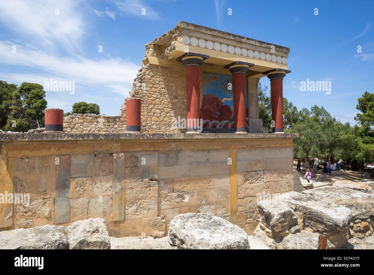 Palace of Knossos, north entrance, near Iraklion (Heraklion), Crete ...