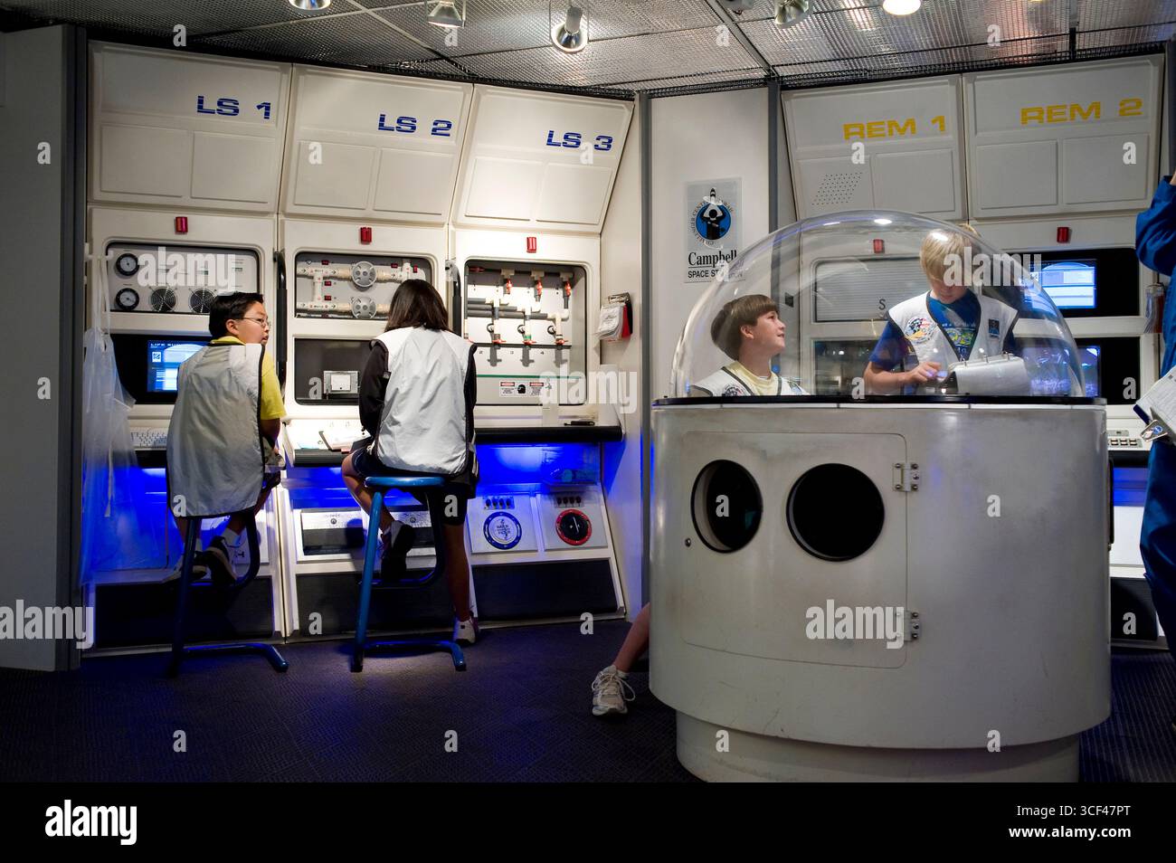 Fifth grade school children participating in a space mission simulator ...