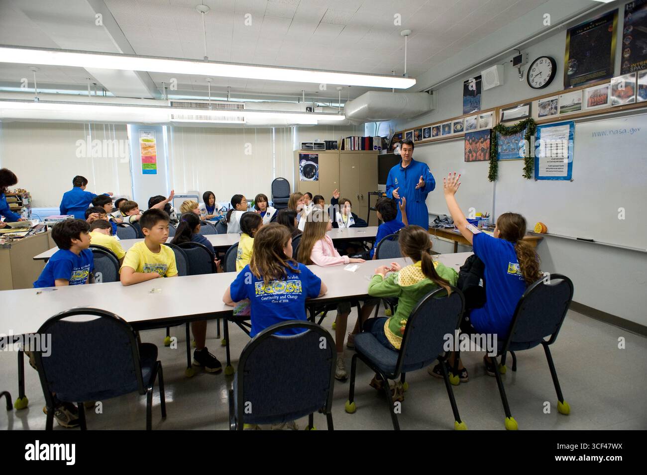 Fifth grade school children getting instructions about the space ...