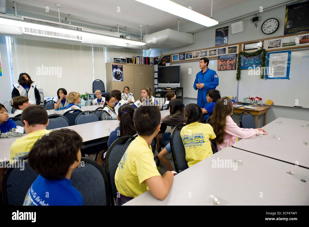 Fifth grade school children getting instructions about the space ...