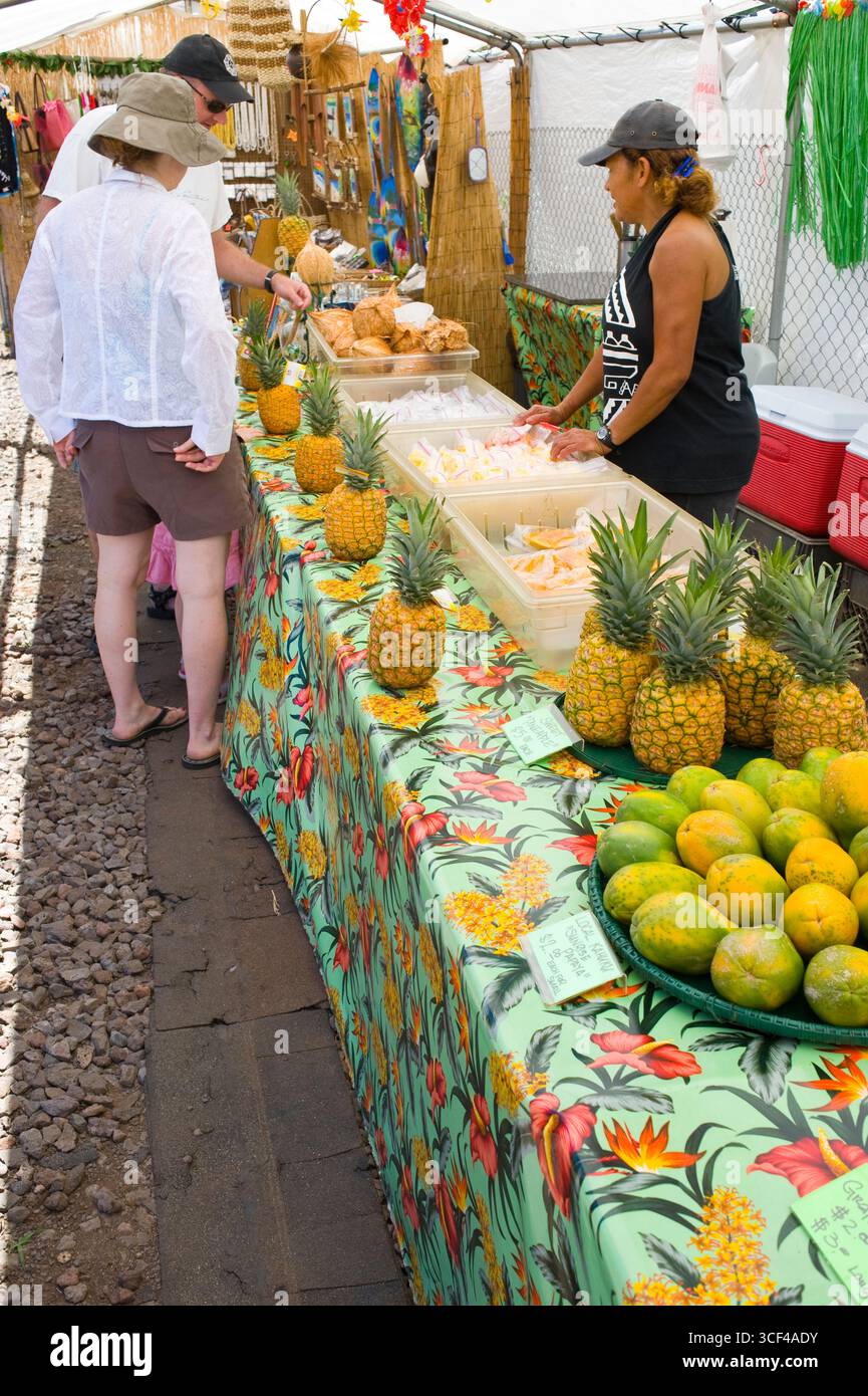 Roadside fruit stand selling fresh tropical fruits to tourist. Kahuku ...