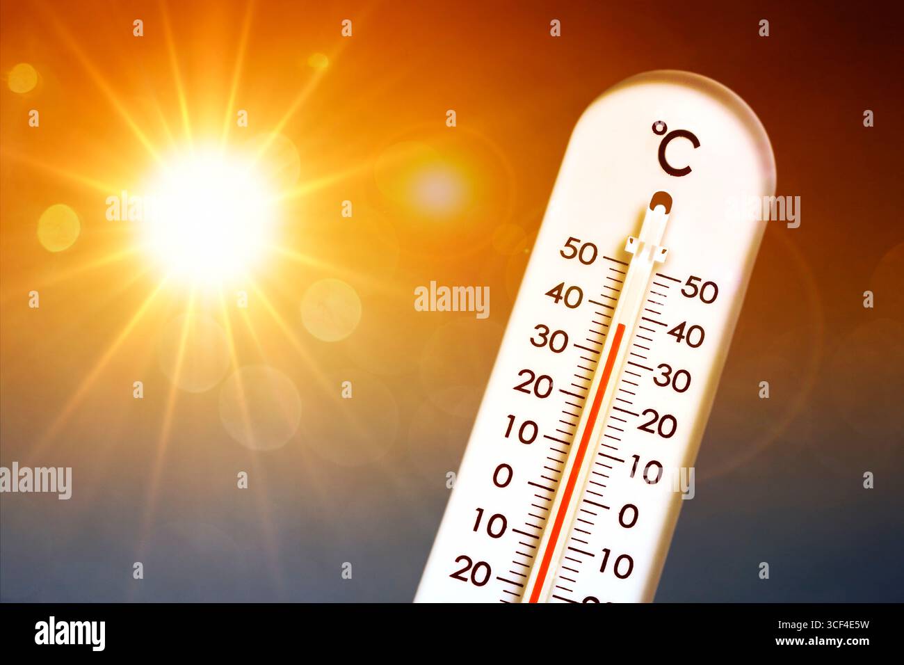 Thermometer in front of blazing sun shows high temperatures hi-res stock photography and images ...
