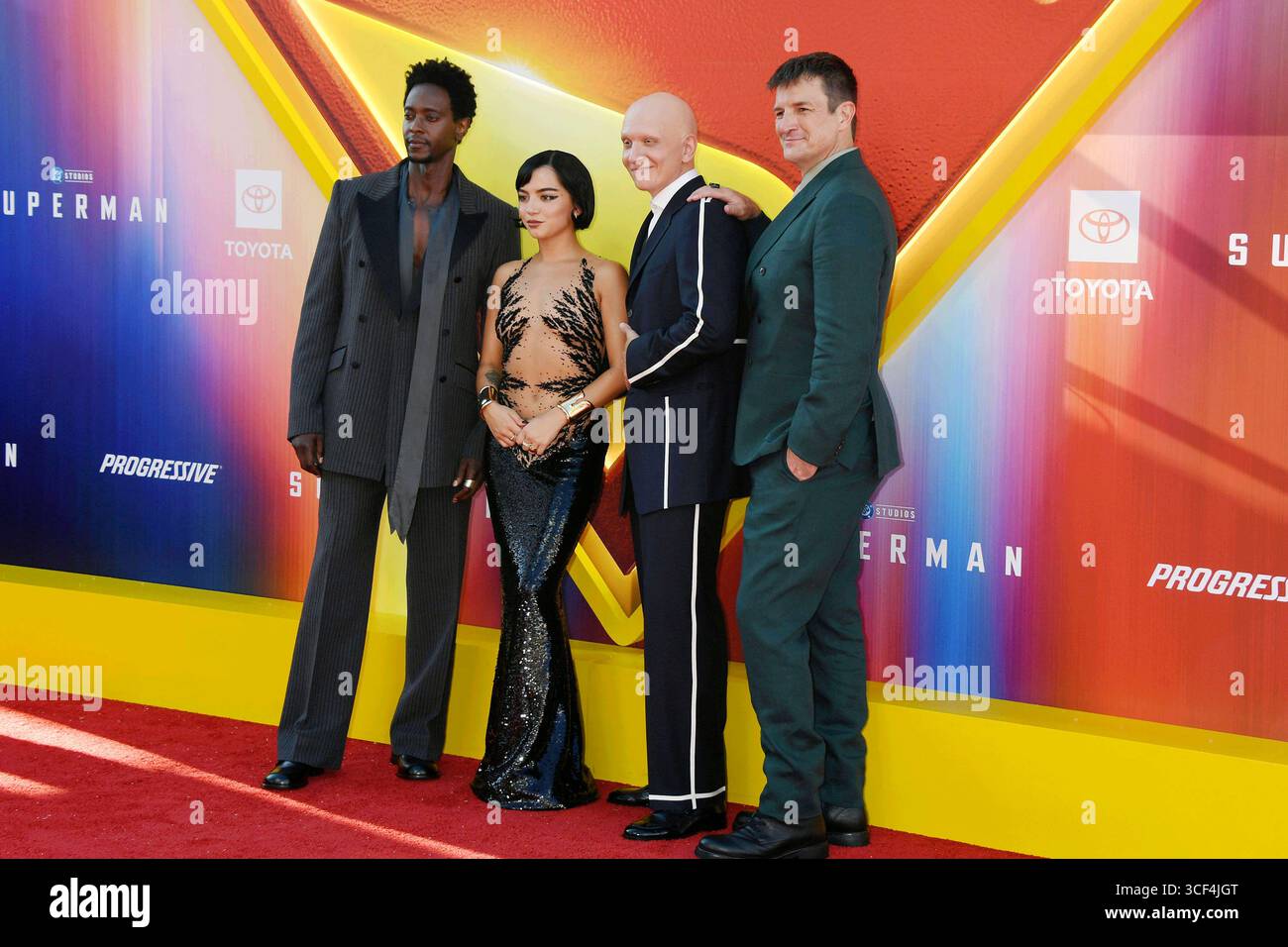 Edi Gathegi, Isabela Merced, Anthony Carrigan und Nathan Fillion bei der Weltpremiere des ...