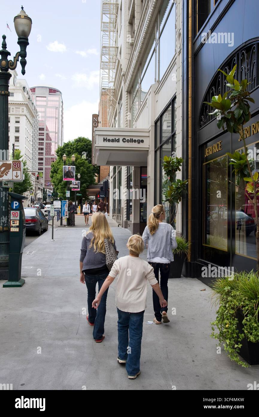 Sw broadway portland oregon hi-res stock photography and images - Alamy