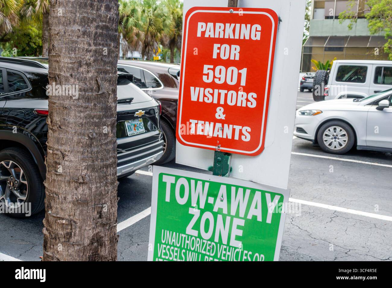 Tenant visitor parking designation hi-res stock photography and images ...