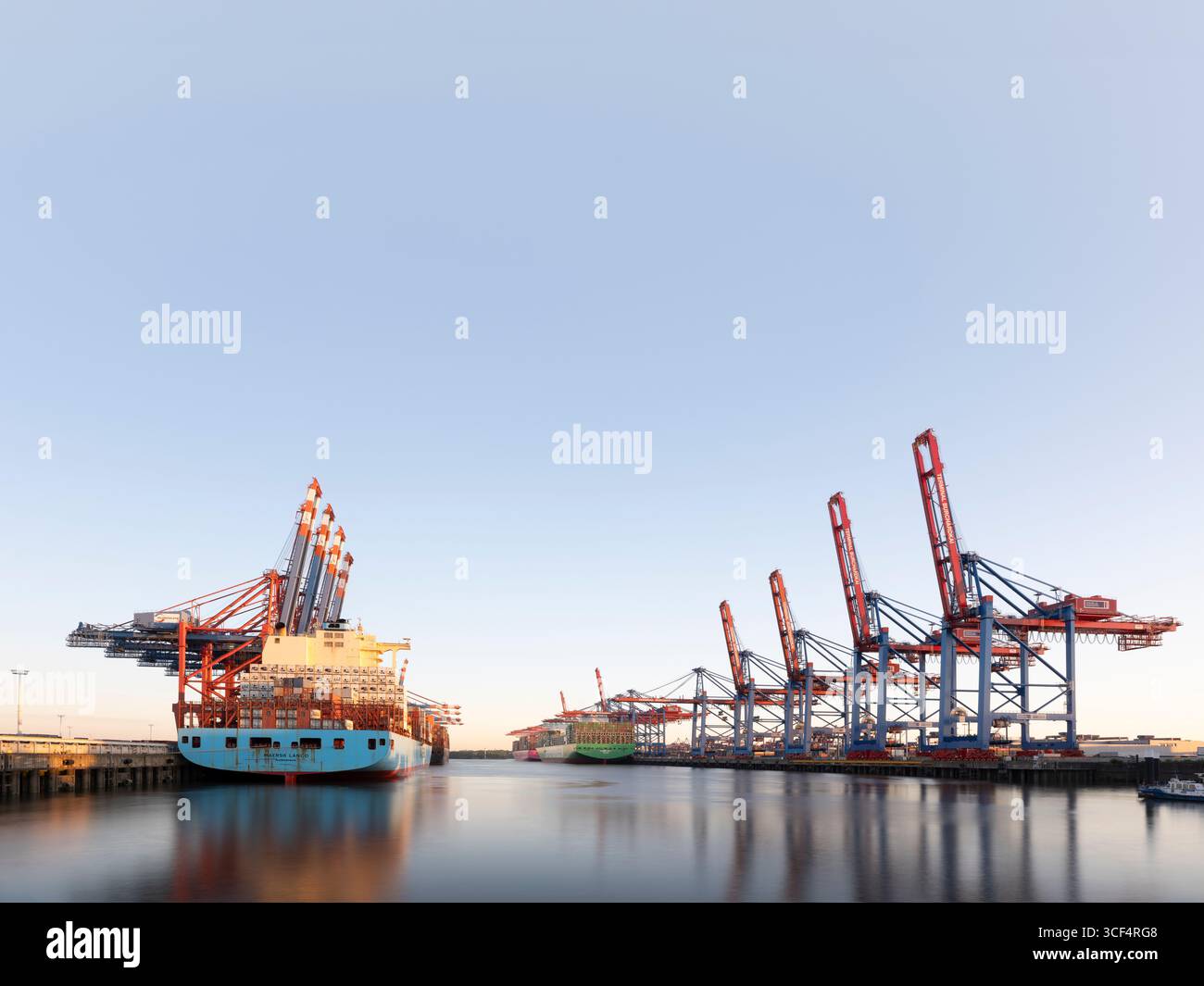 The Container Terminal Burchard Kai in the Port of Hamburg Stock Photo ...