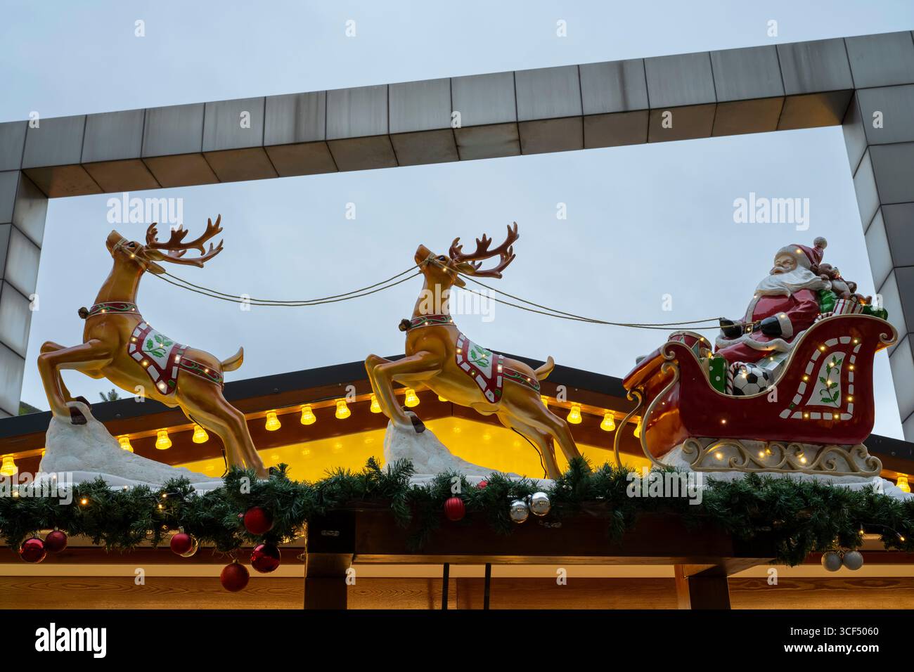 Germany, North Rhine-Westphalia, Dortmund, Christmas market, Santa ...