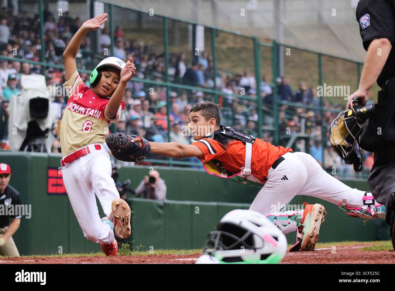 Fairfield, Conn.'s Jimmy Taxiltaridis tags out Las Vegas, Nev.'s Cutter ...