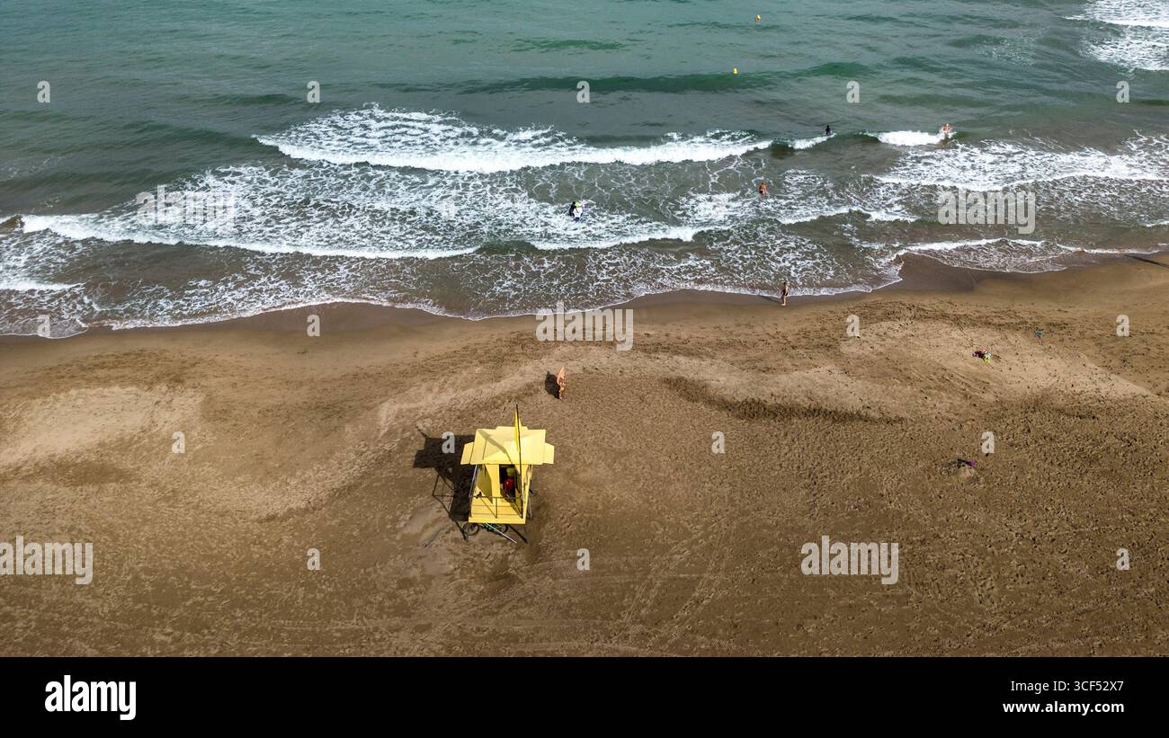 Yellow surf hi-res stock photography and images - Alamy