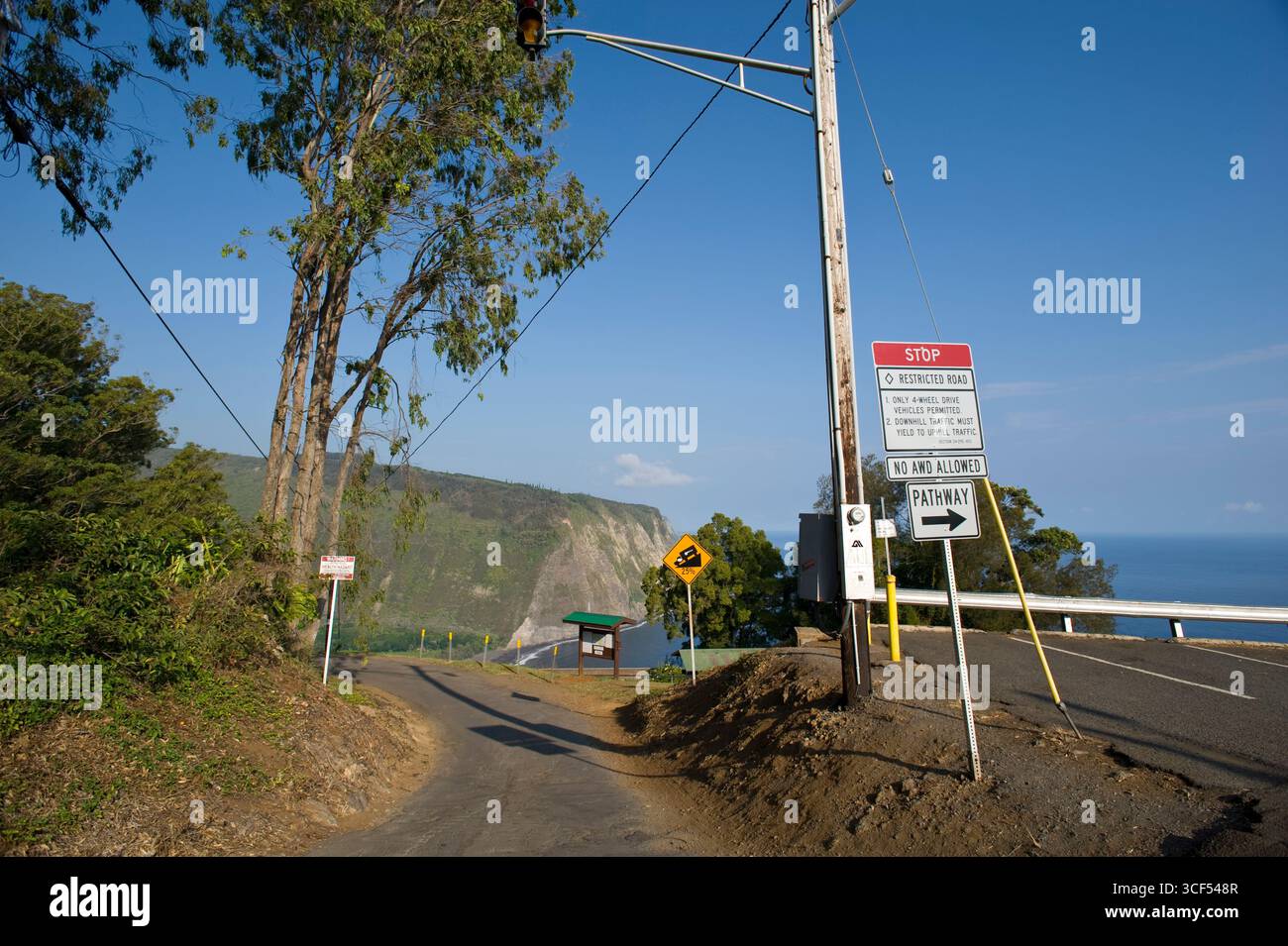 Hawaiiansteep road that descends down to waipio valley hi-res stock ...