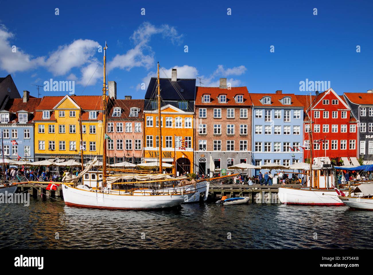 Colorful houses in Nyhavn at the harbor of Copenhagen, Denmark Stock ...