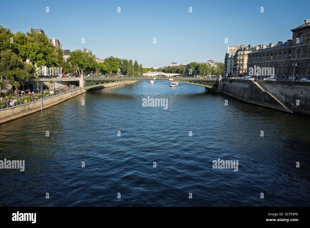 Serene view seine river flowing hi-res stock photography and images - Alamy