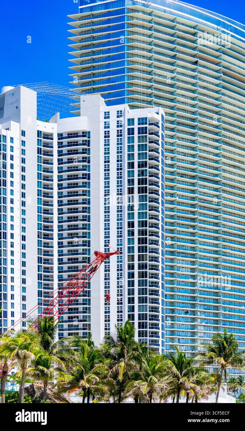 Highrise towers sunny isles beach hi-res stock photography and images ...