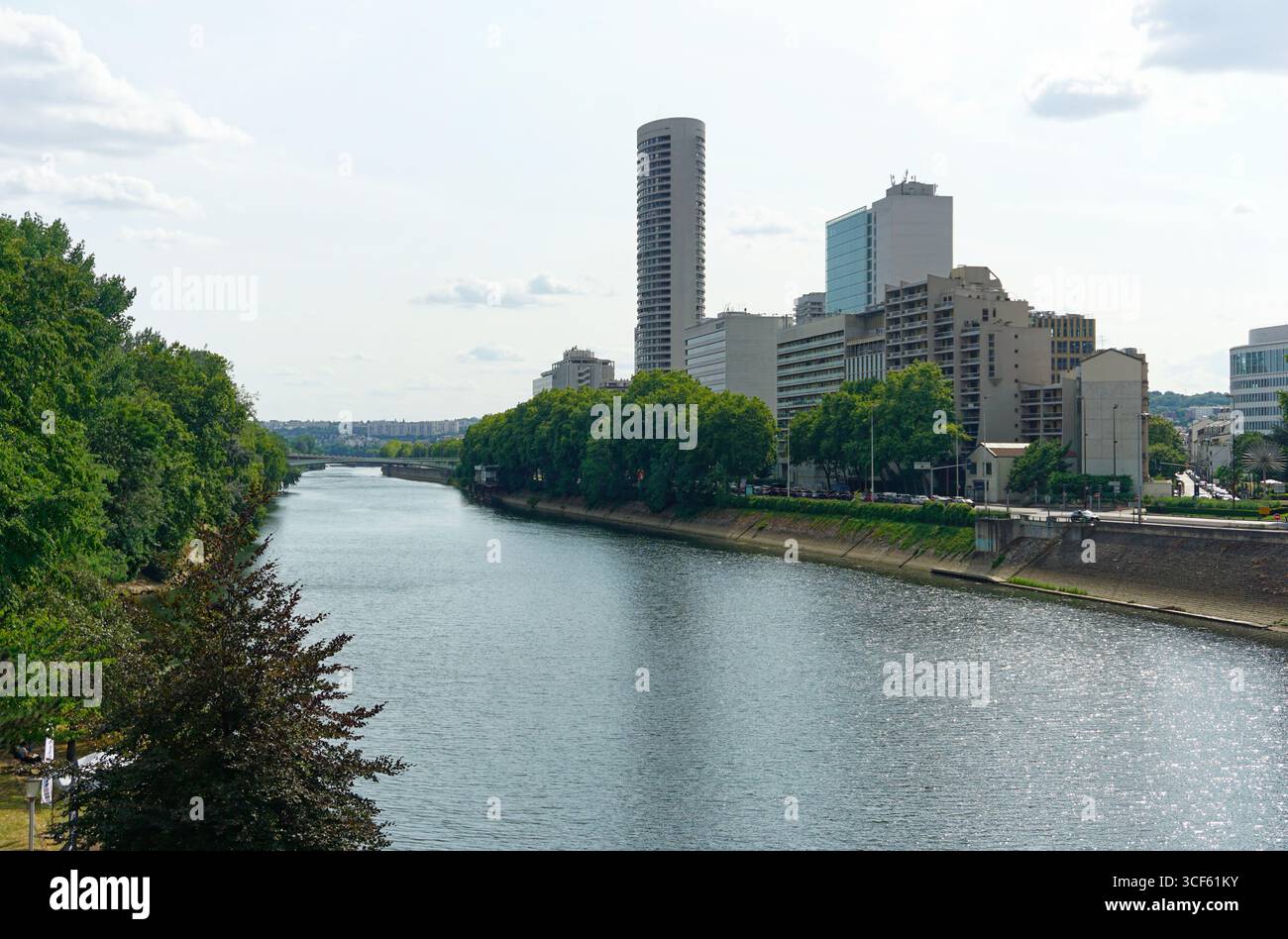Paris riverfront hi-res stock photography and images - Alamy