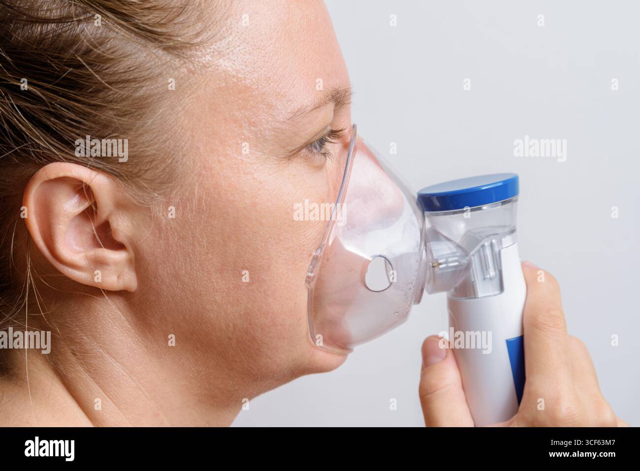 Nebulizer medical hi-res stock photography and images - Alamy