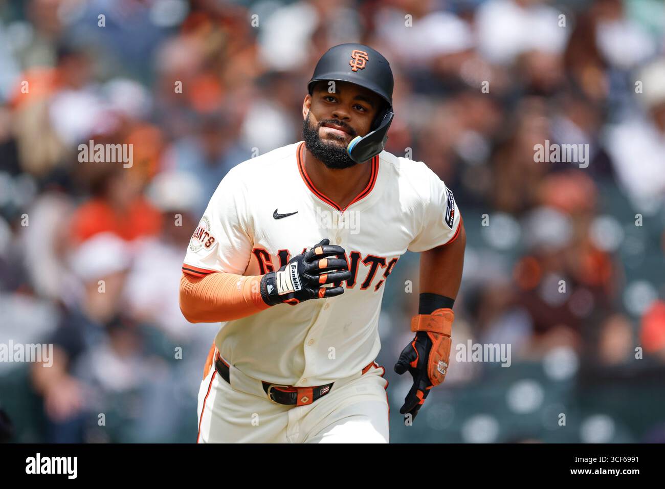 Heliot Ramos #17 of the San Francisco Giants runs up the line during a ...