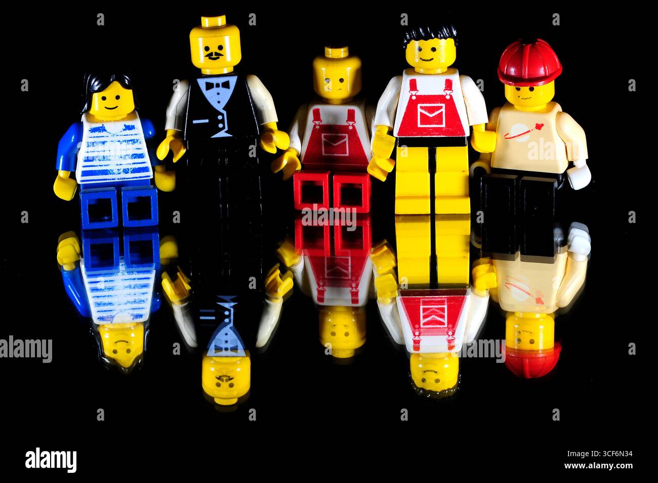 Lego people mini figures hi-res stock photography and images - Alamy