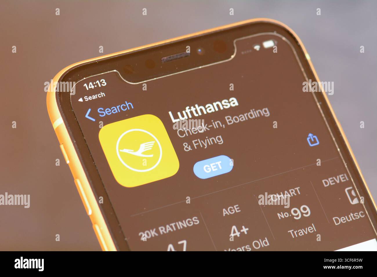 Lufthansa mobile app hi-res stock photography and images - Alamy