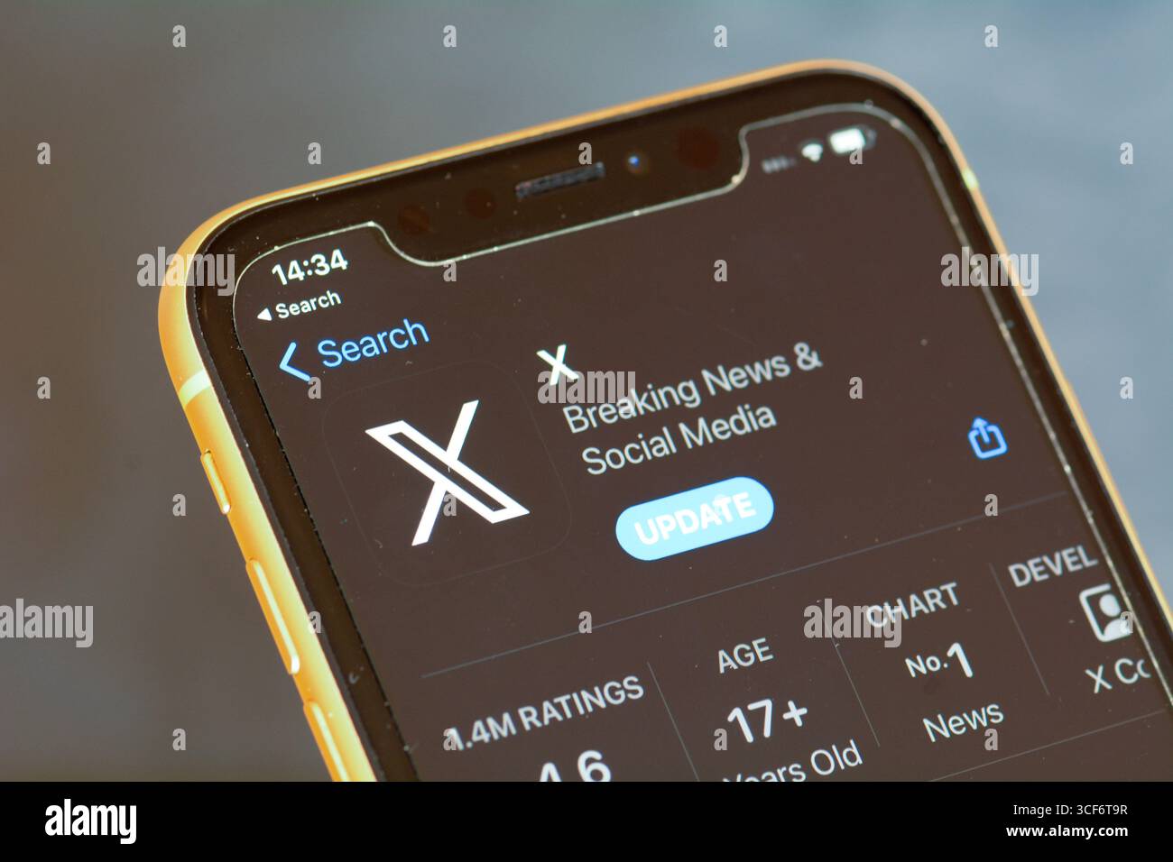 Social media apps x hi-res stock photography and images - Alamy