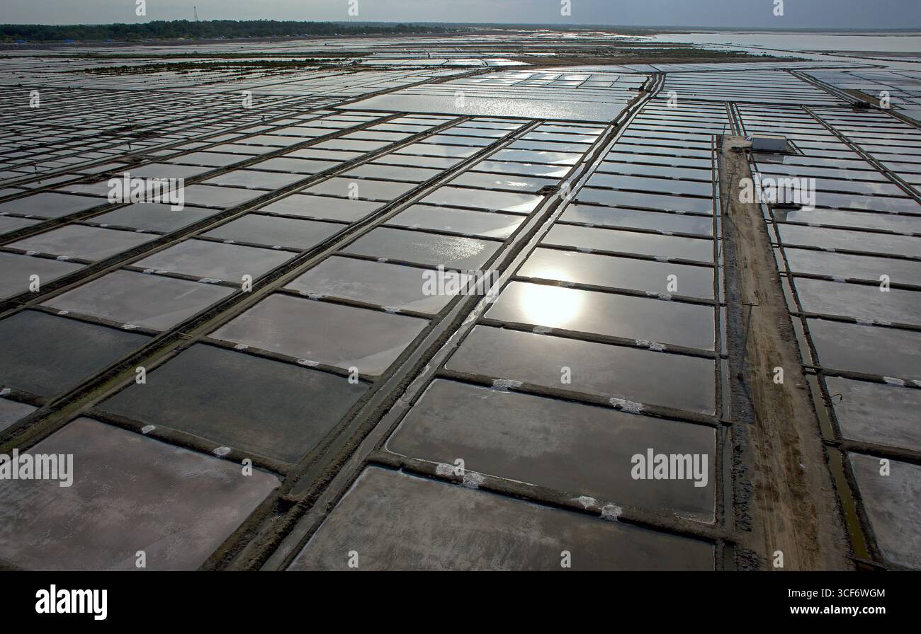 Aerial view of shimmering salt pans stretch across the landscape ...