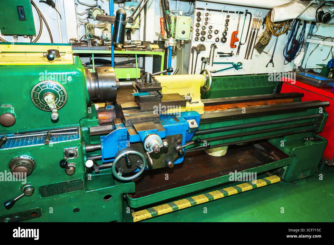 Lathe machine factory hi-res stock photography and images - Alamy