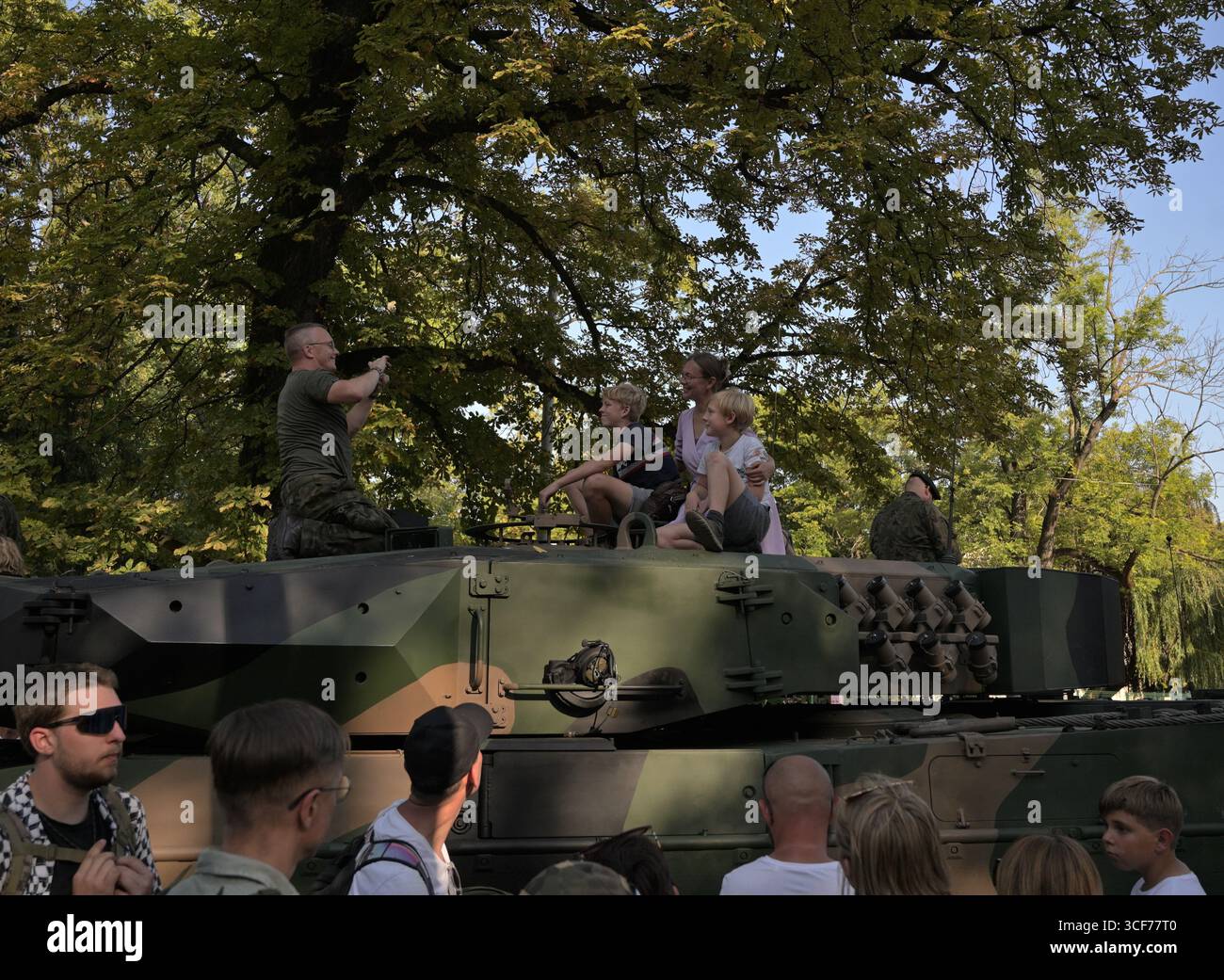 Wystawa broni hi-res stock photography and images - Alamy