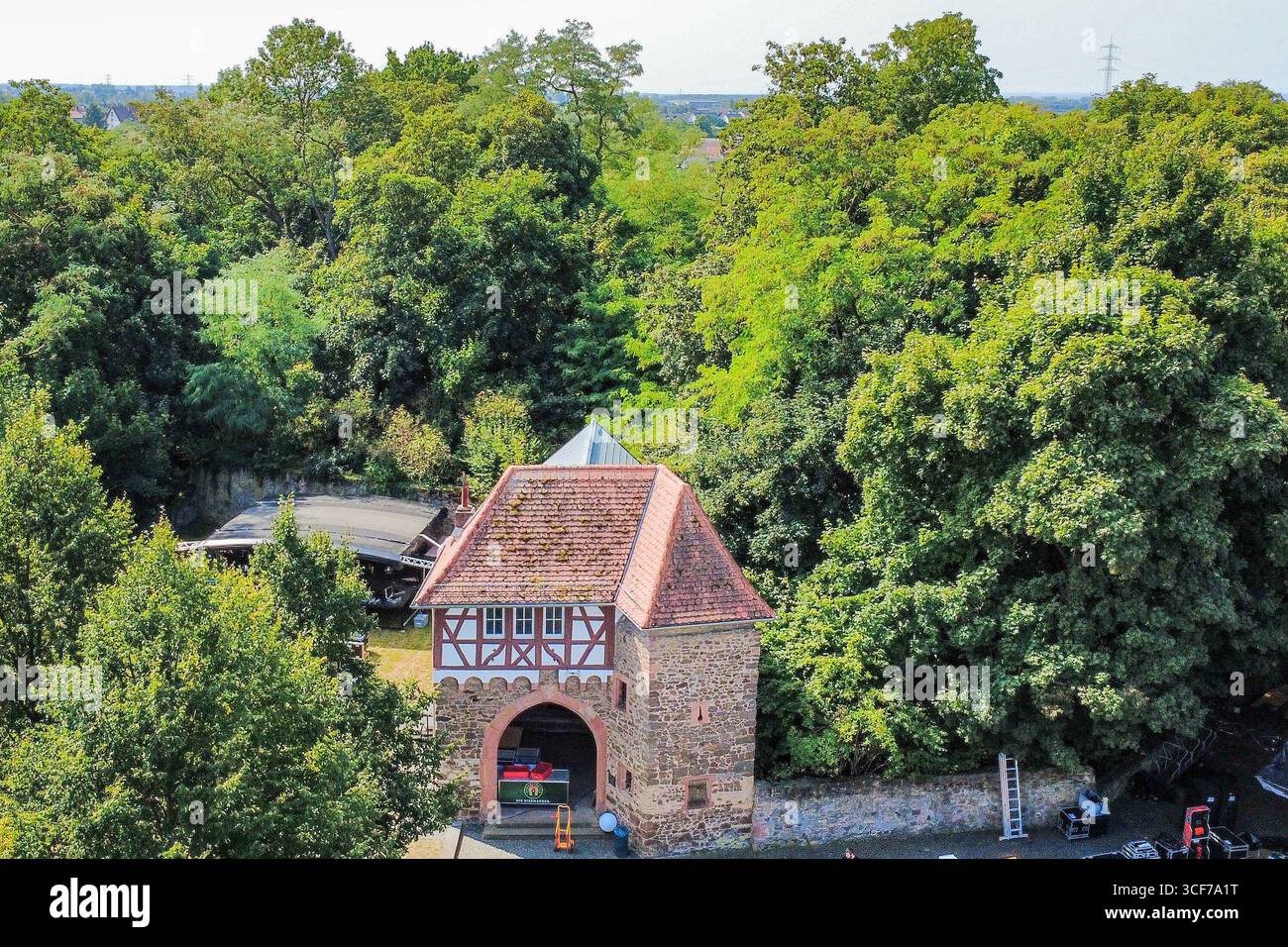 Aufbau zum Festival Volk im Schloss im Hof des ehemaligen Schloss ...
