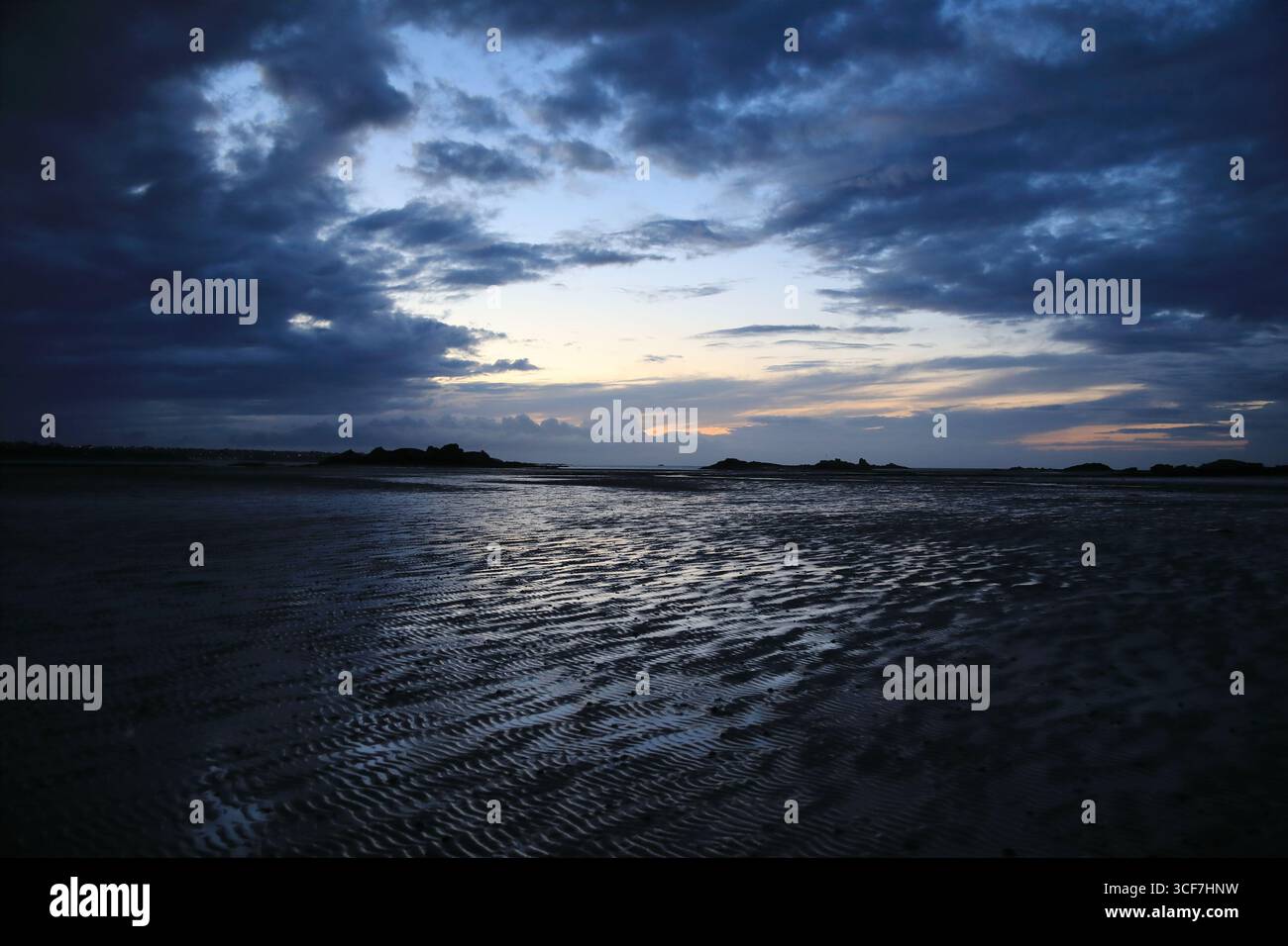 Beautiful sunrise low tide sea hi-res stock photography and images - Alamy