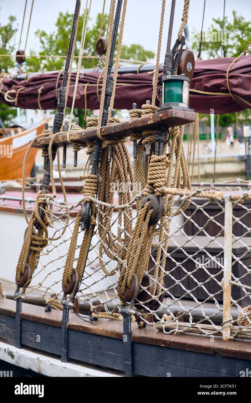 Old sailing wooden blocks rigging hi-res stock photography and images ...