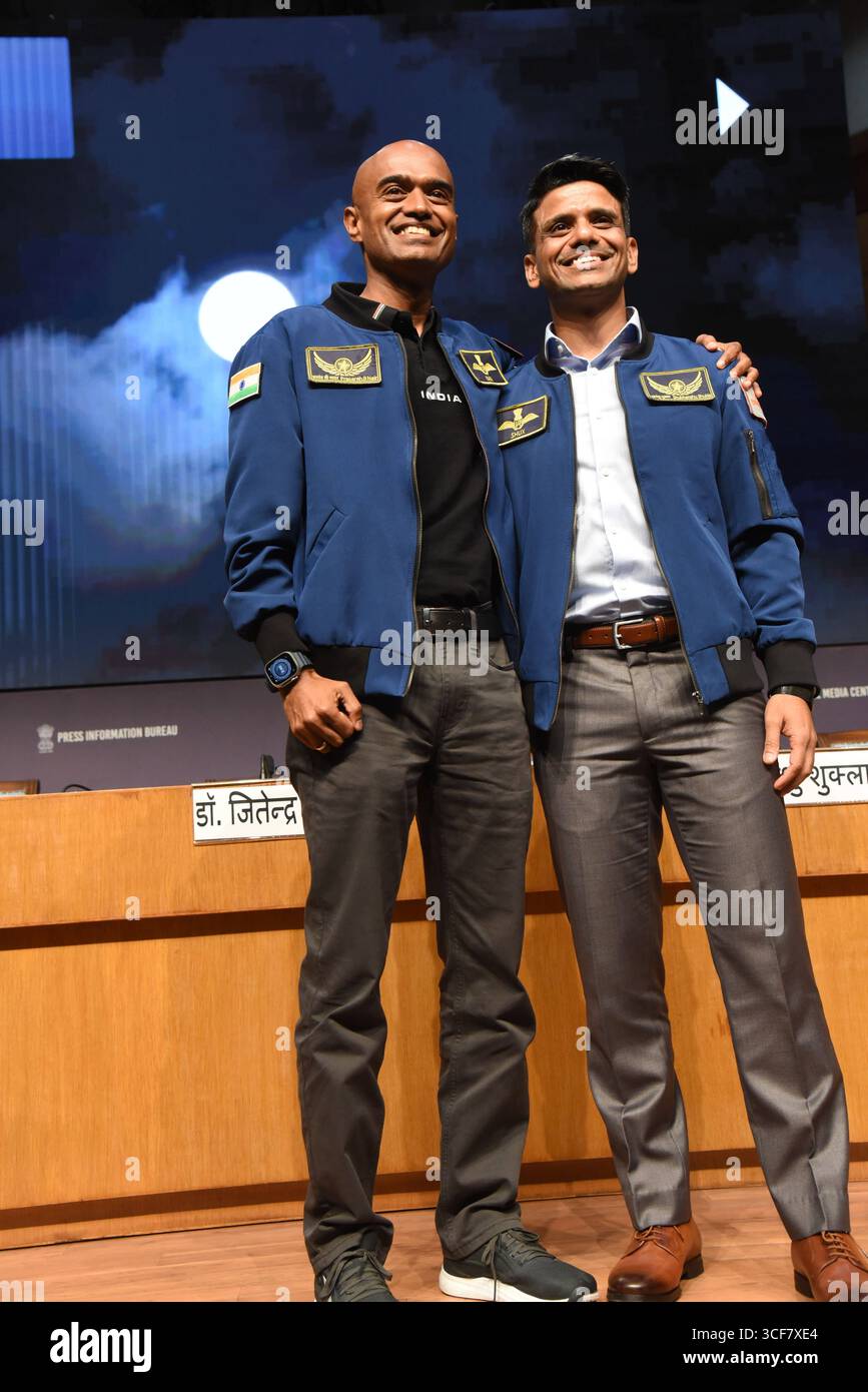 Astronaut Shubhanshu Shukla Press Conference Astronaut and Group ...