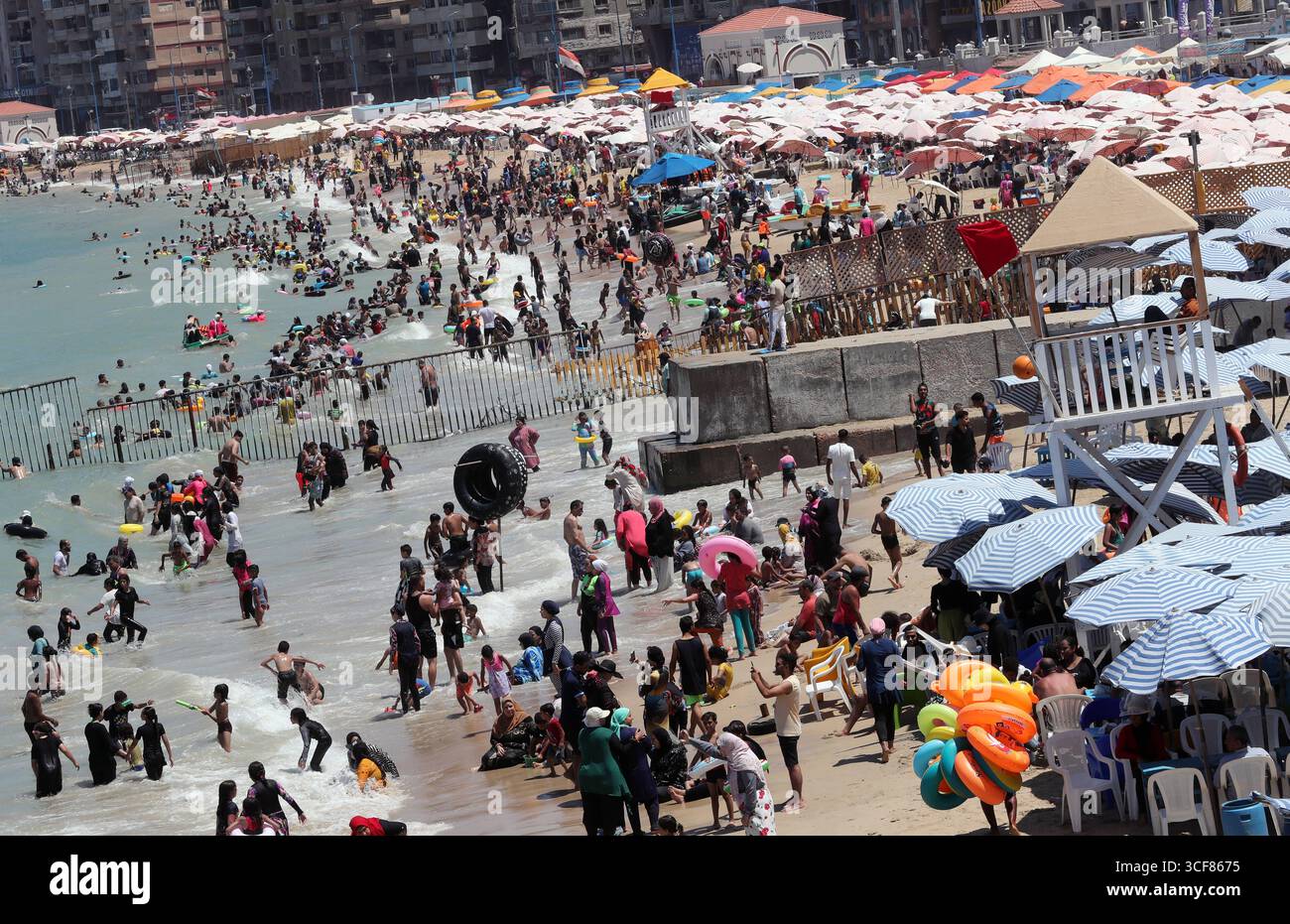 Heatwave in Egypt People crowd a public beach during a hot day amid a ...