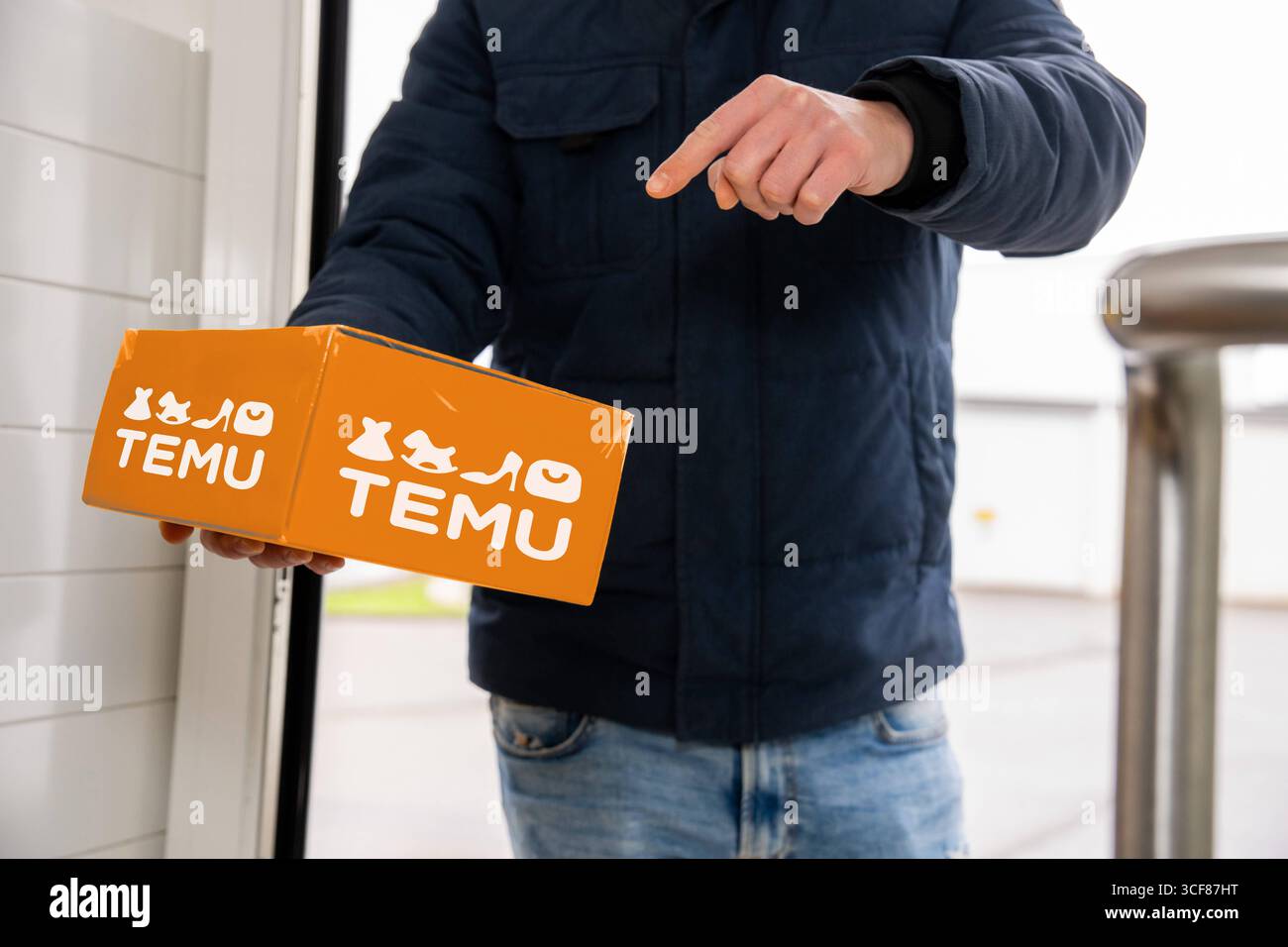 Temu shipping hi-res stock photography and images - Alamy