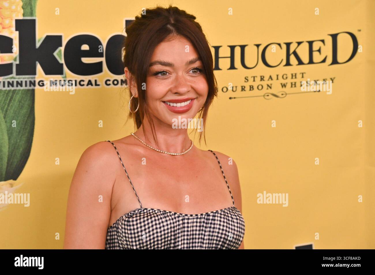 Ca. 20th Aug, 2025. Sarah Hyland at arrivals for SHUCKED Opening Night ...
