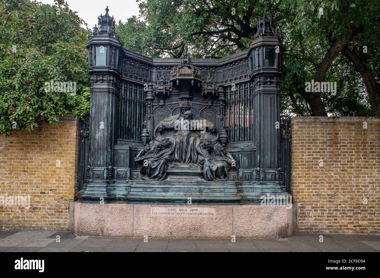 The Queen Alexandra Memorial, London, UK Stock Photo - Alamy