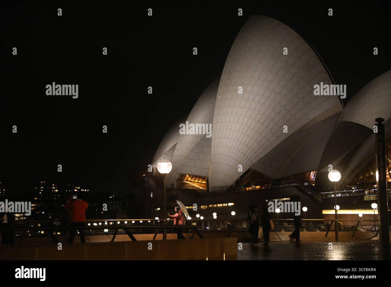 Sydney, NSW, Australia. 21st August 2025. People in the rain in the ...