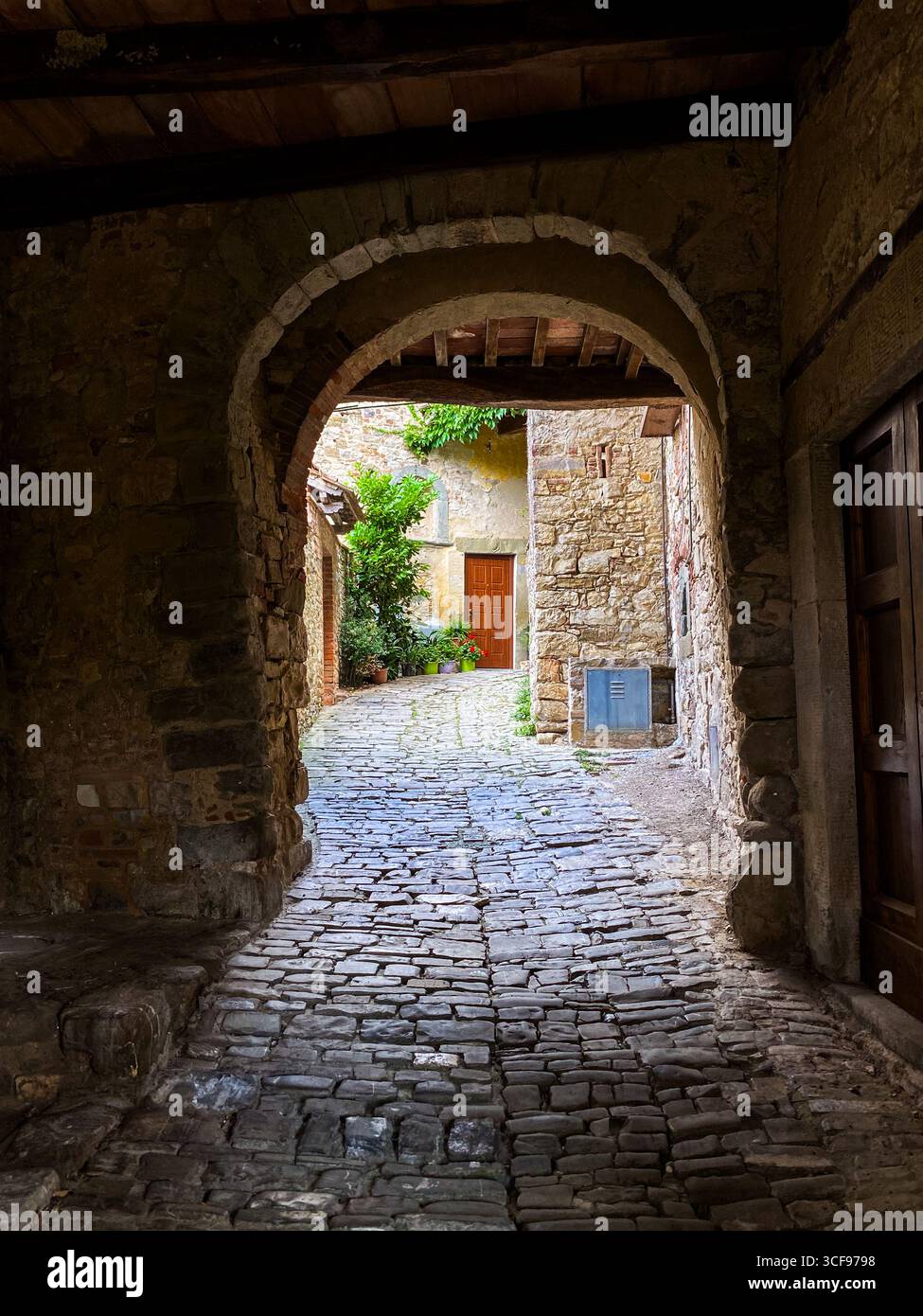 Stone paved alley passing hi-res stock photography and images - Alamy