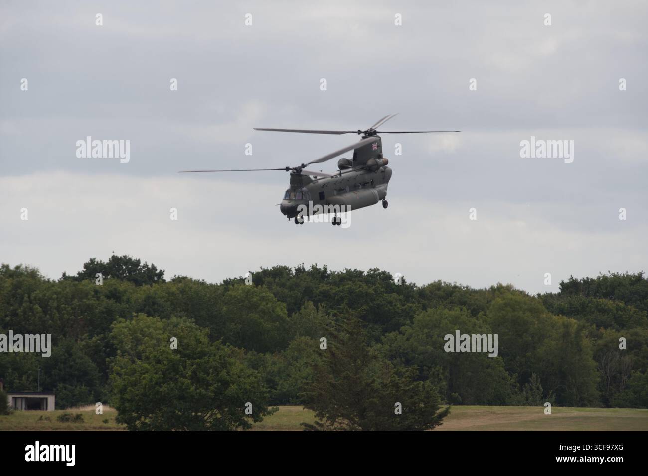 Us army chinook taking hi-res stock photography and images - Alamy