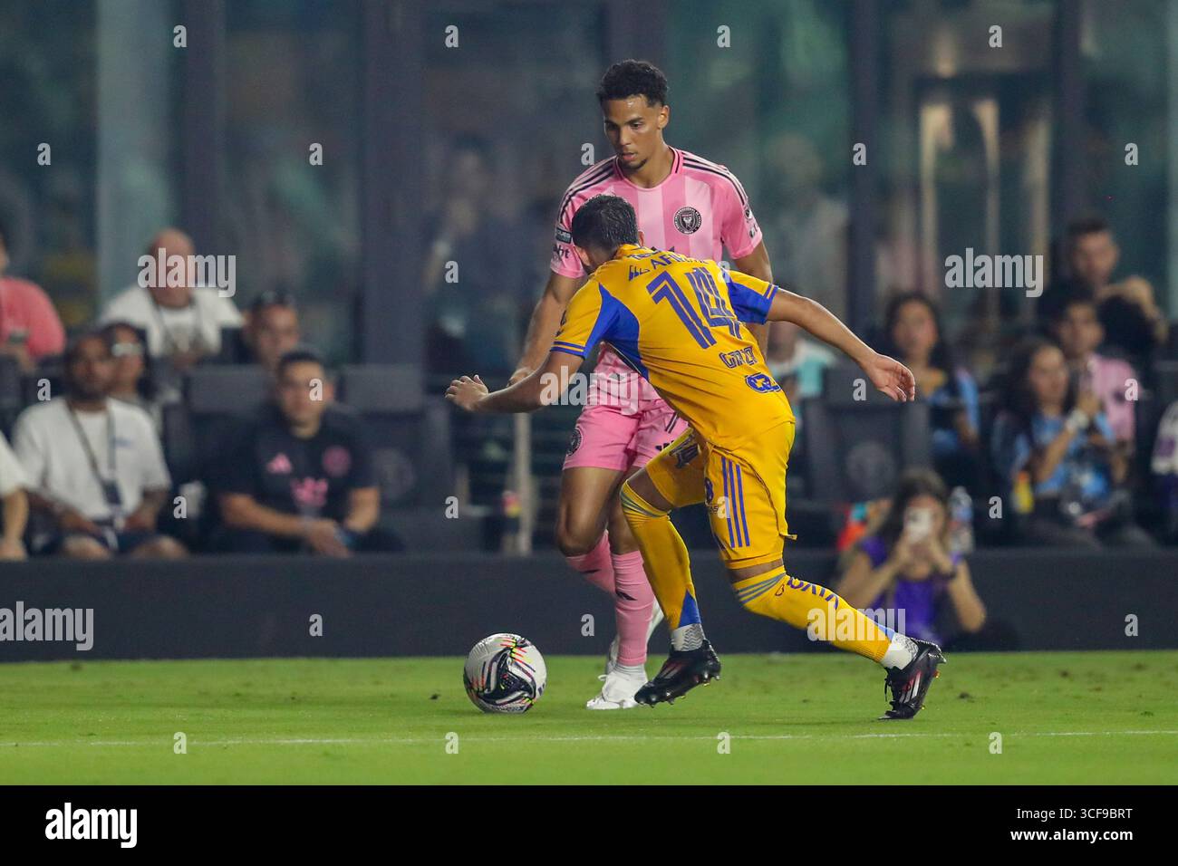 FT. LAUDERDALE, FL - AUGUST 20: Inter Miami defender Ian Fray (17 ...