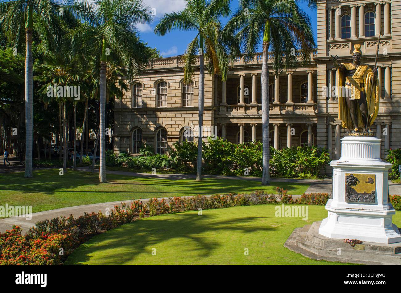 Statue of King Kamehameha I located in front of Ali'Iolani Hale ...