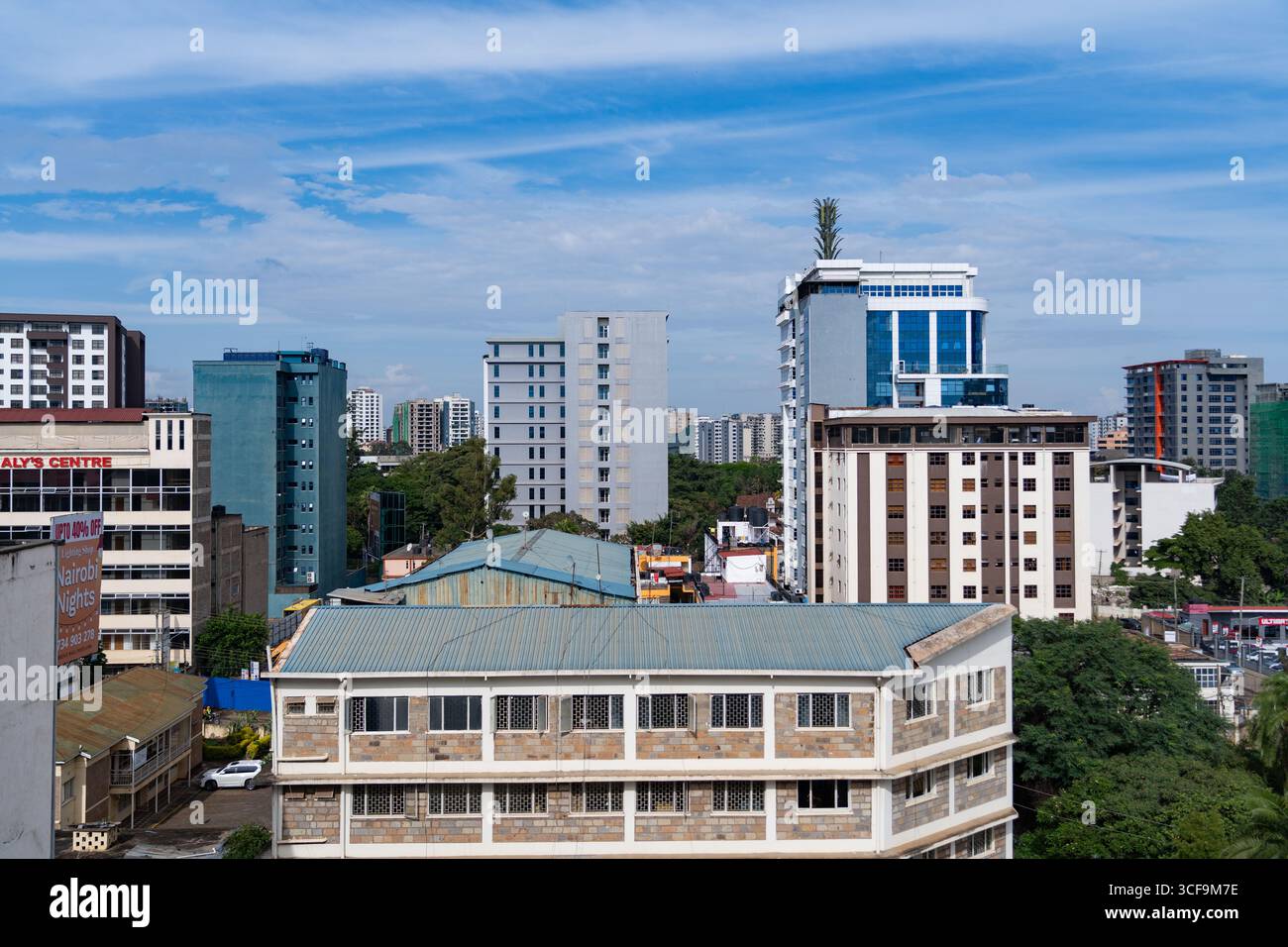 View tall modern buildings hi-res stock photography and images - Alamy