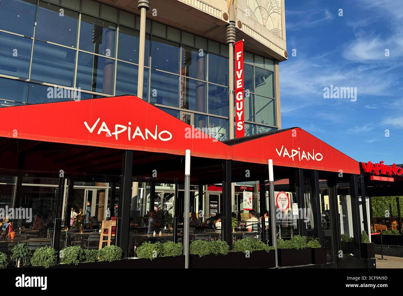 18.08.2025 , xsvx, Wirtschaft, Restaurant Five Guys, emwirt emonline, v ...