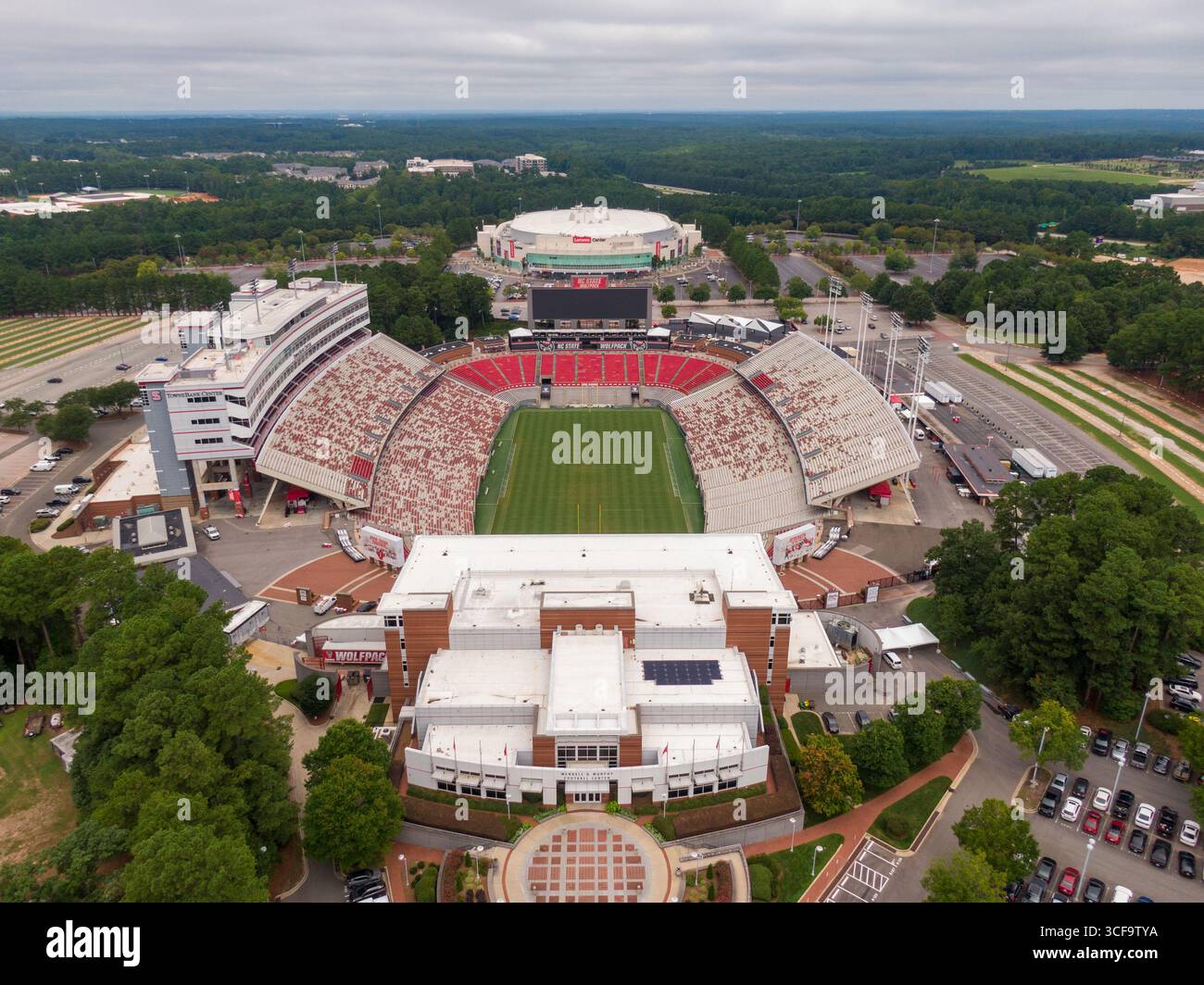 Top best popular football hi-res stock photography and images - Alamy