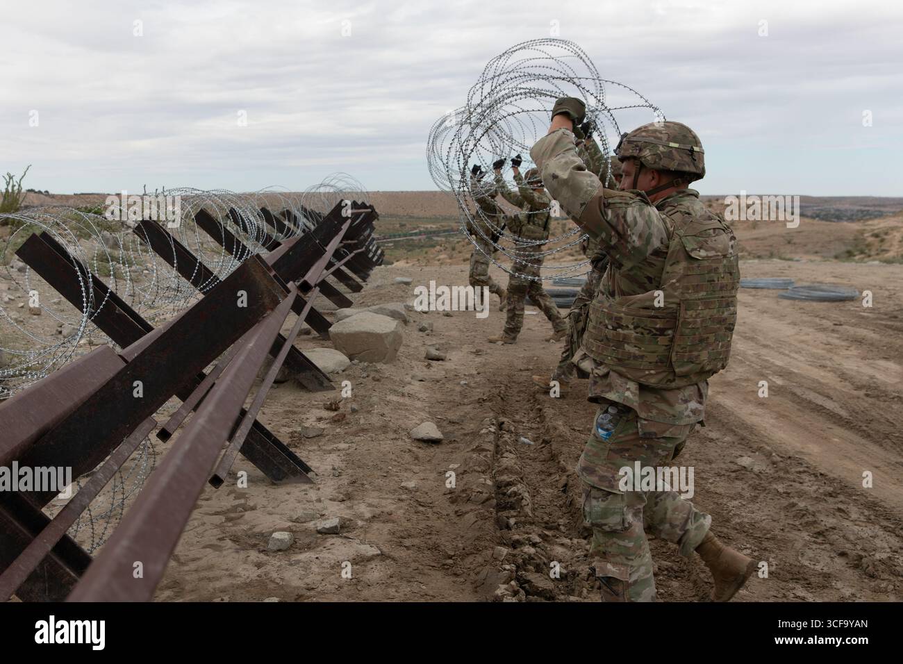 U s army engineer soldier hi-res stock photography and images - Alamy