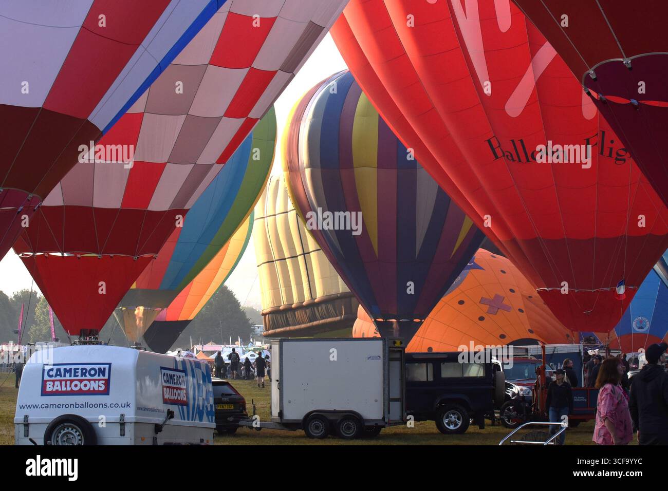 Rob schwab pilot navy balloons hi-res stock photography and images - Alamy