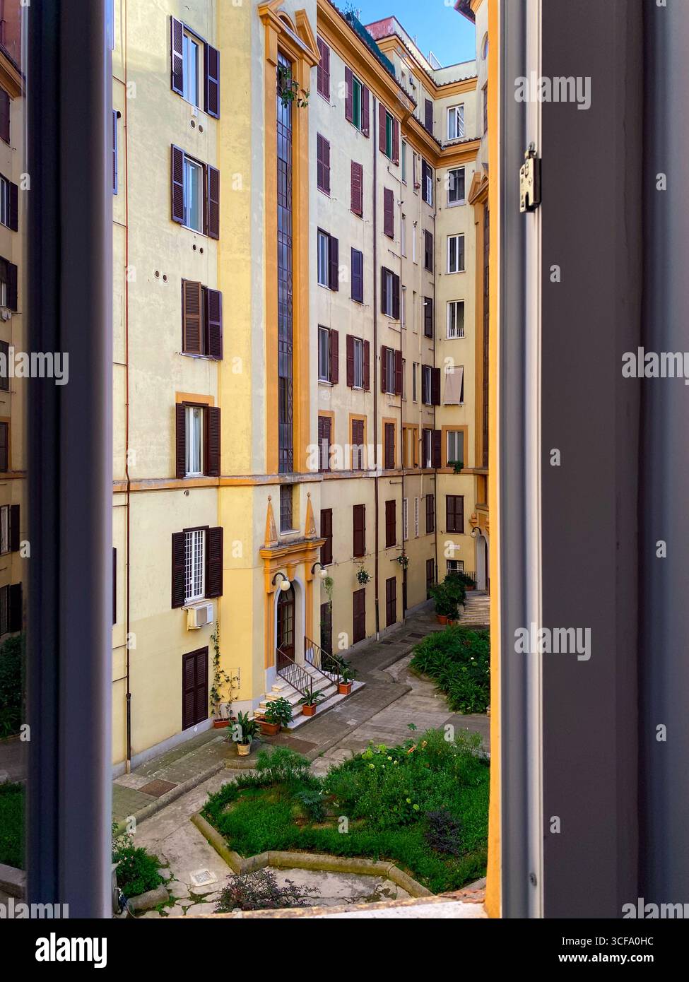 Residential building in rome hi-res stock photography and images - Alamy
