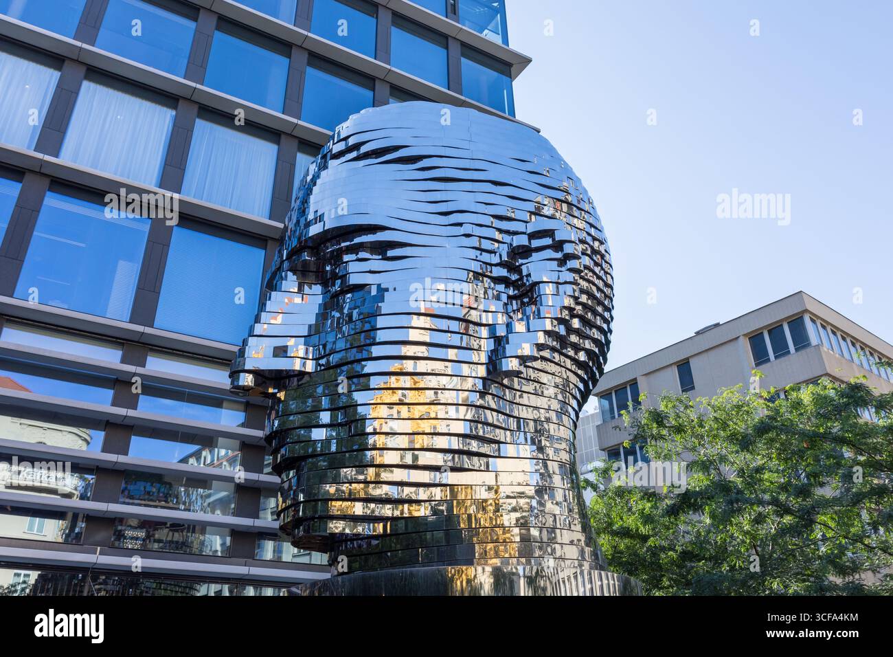 Kinetic sculpture rotating head hi-res stock photography and images - Alamy