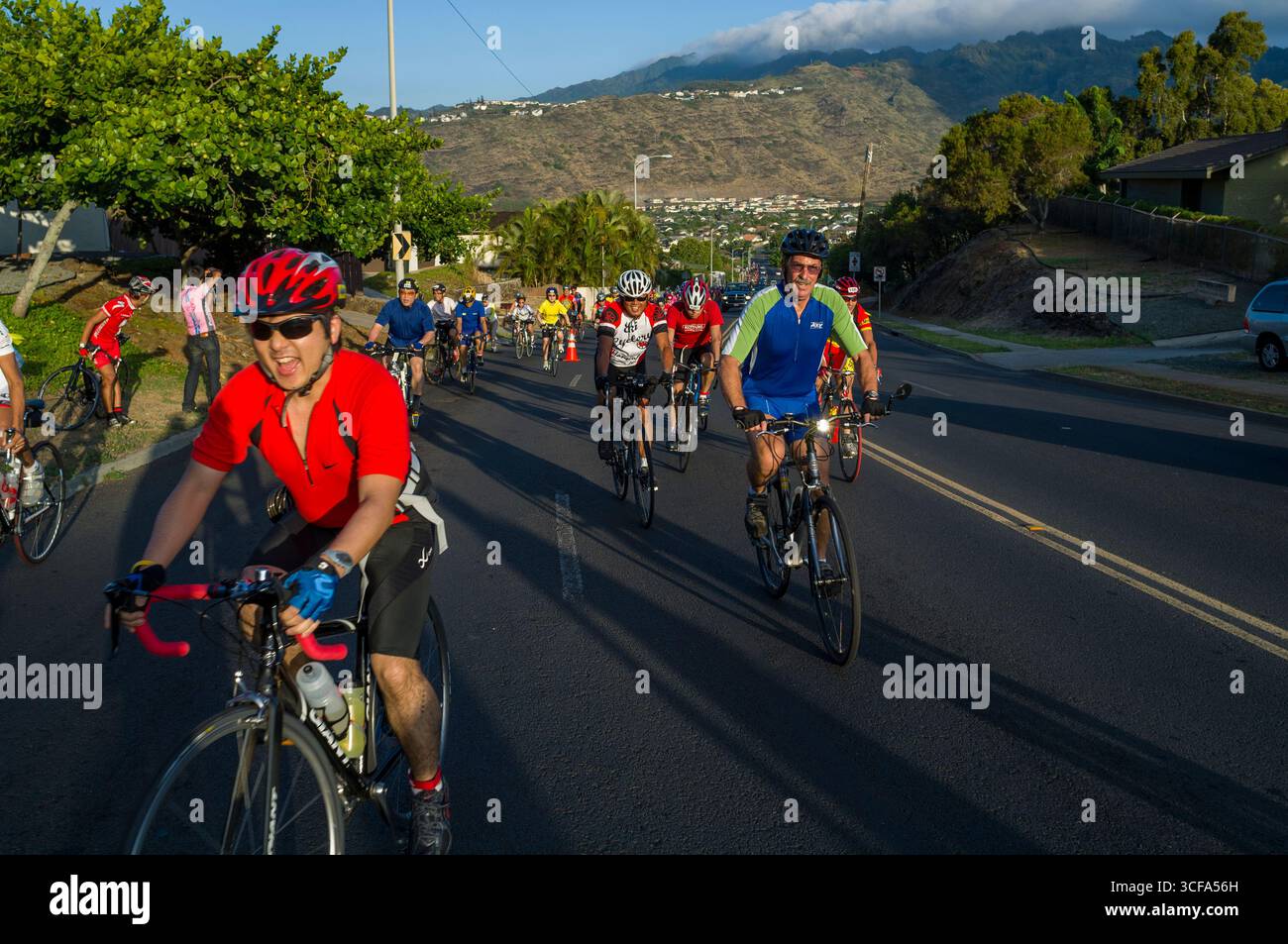 Many bicycle riders climbing the first large hill of the 2005 Honolulu ...