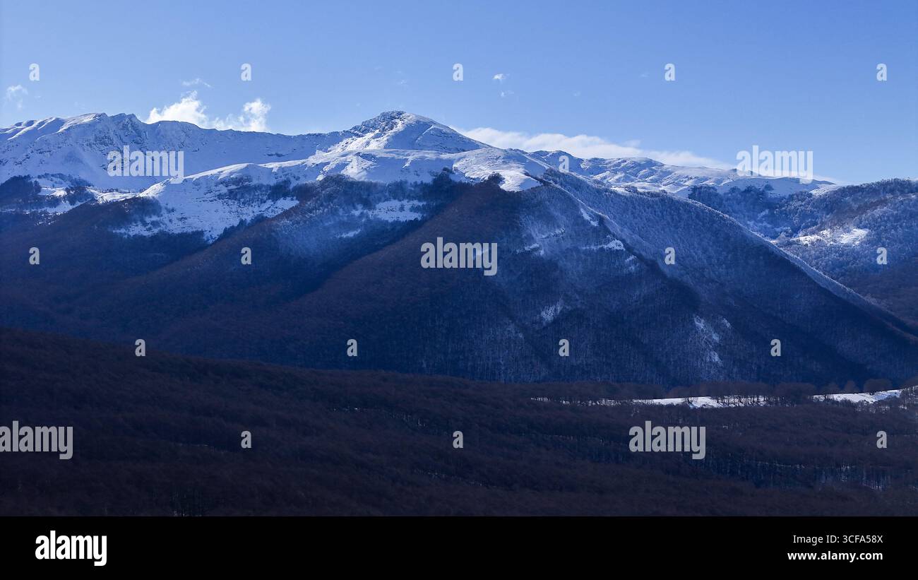 Towering peaks draped in hi-res stock photography and images - Alamy